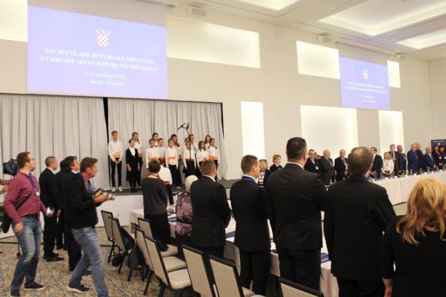 Hrvati iz čitavog svijeta u Šibeniku | Radio DUX Hrvati iz čitavog svijeta u Šibeniku | Radio DUX